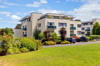 22 Mercer House, Brennanstown Square, Cabinteely, Dublin 18, Ireland ...